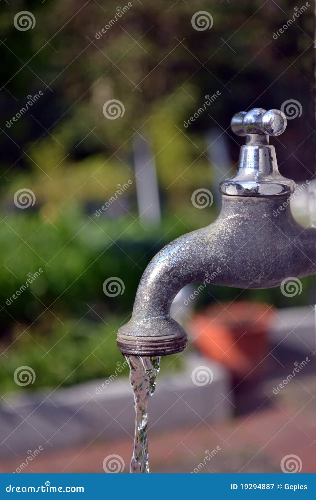 A Running Garden Faucet Tap Stock Image - Image of close, home: 19294887