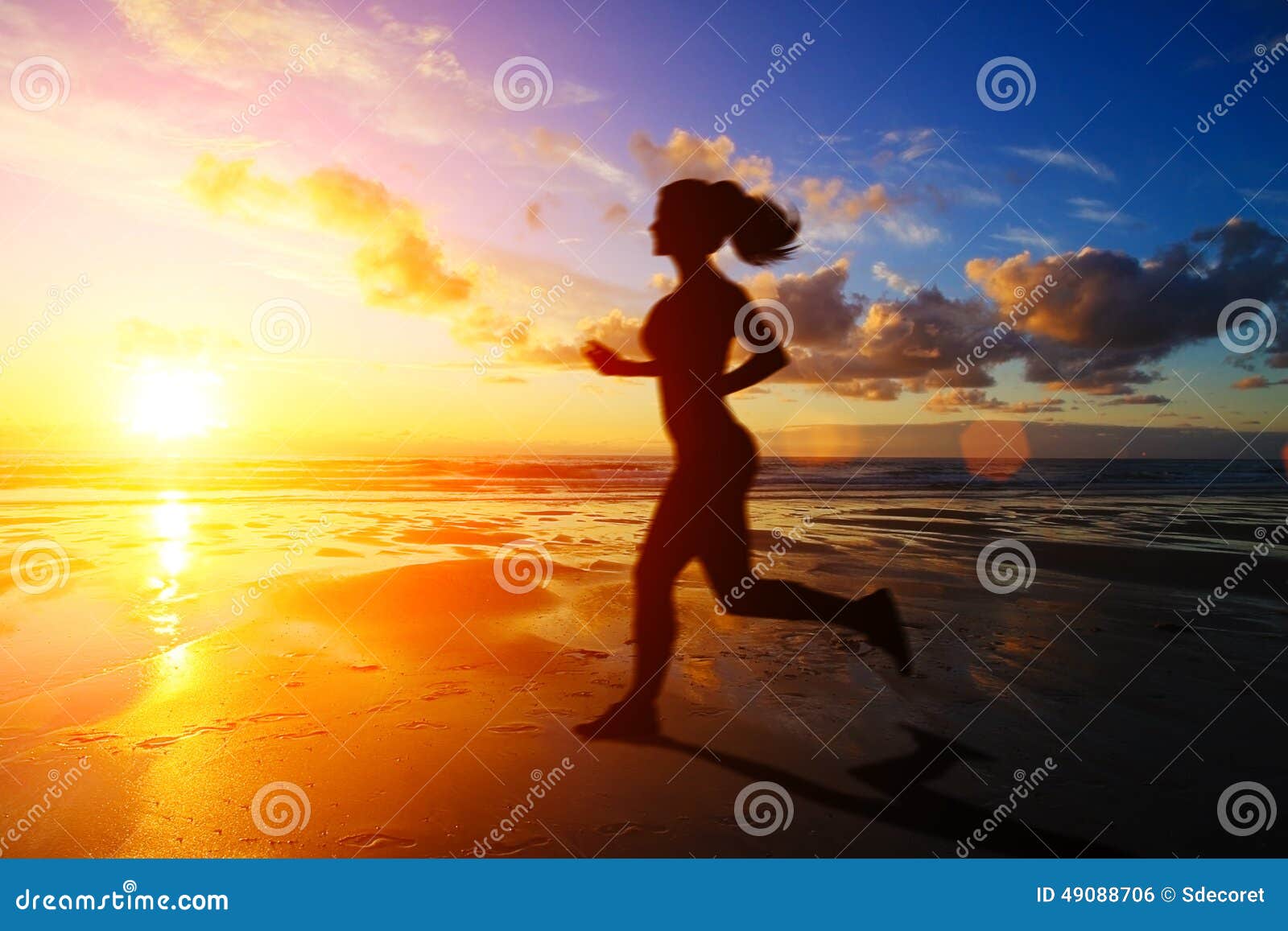 Running Girl at Sunset Silhouette Stock Illustration - Illustration of ...