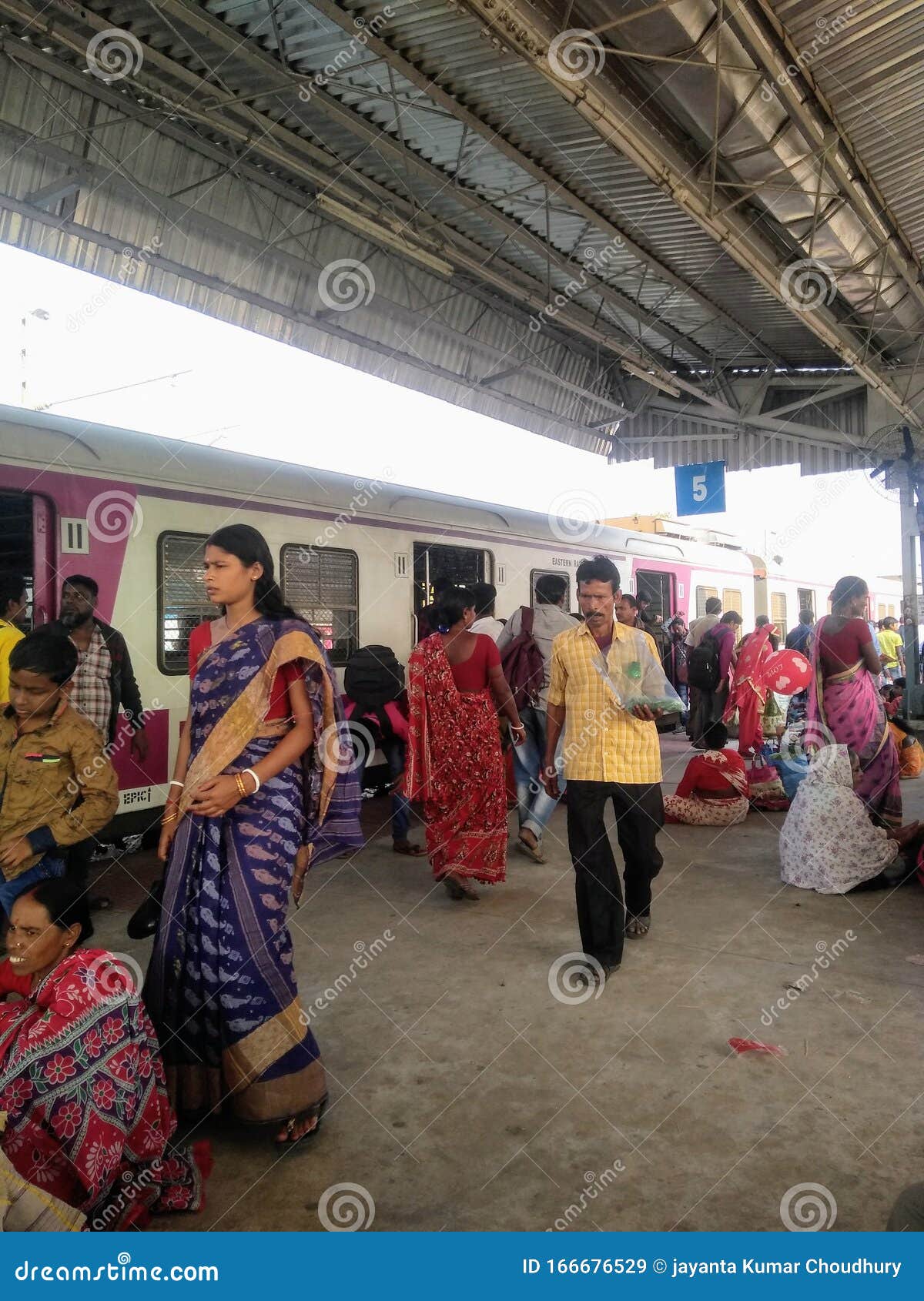 Running People To Catch the Train Editorial Stock Image - Image of ...