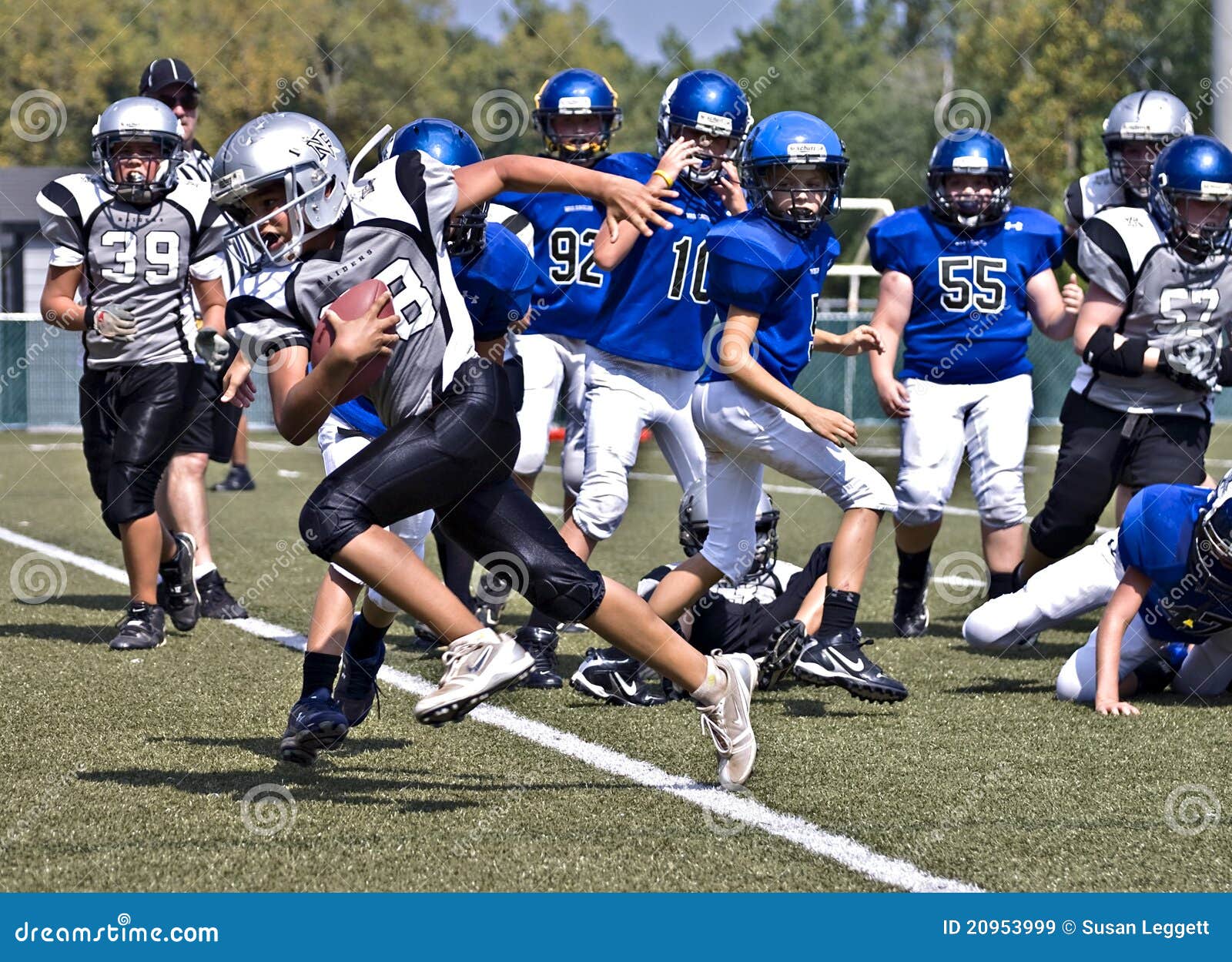 Running for the Touchdown editorial stock image. Image of runner - 20953999