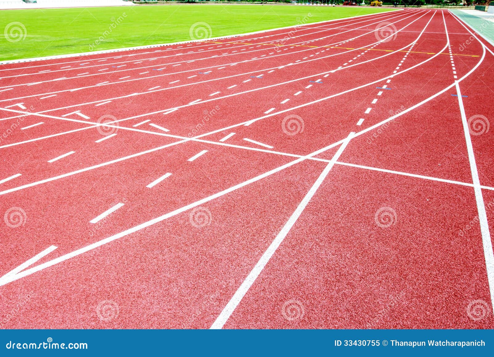 Running Track and Green Grass Stock Image - Image of racetrack, pattern ...