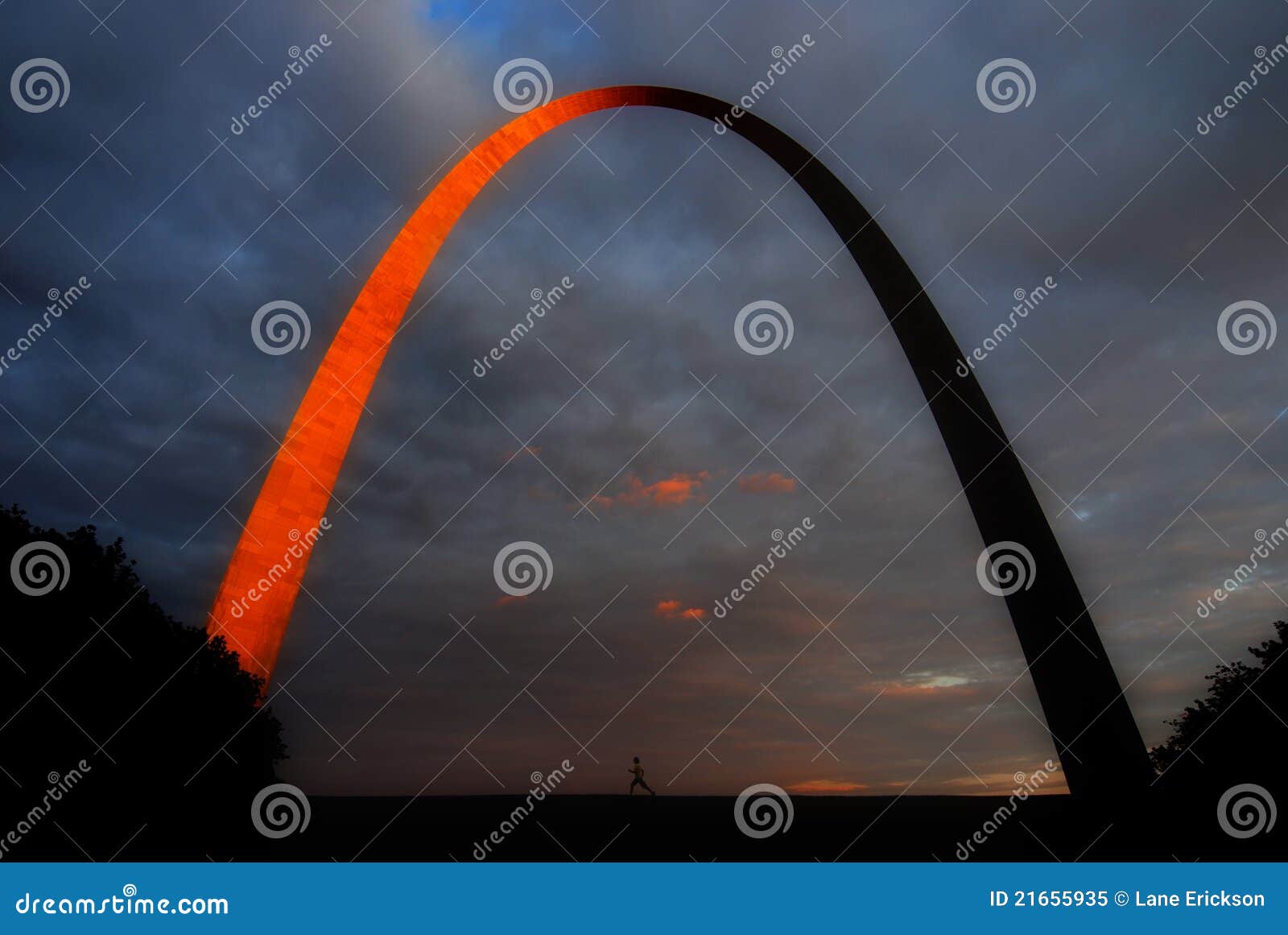 Running Under St. Louis Arch Stock Image - Image of outdoor, clear ...