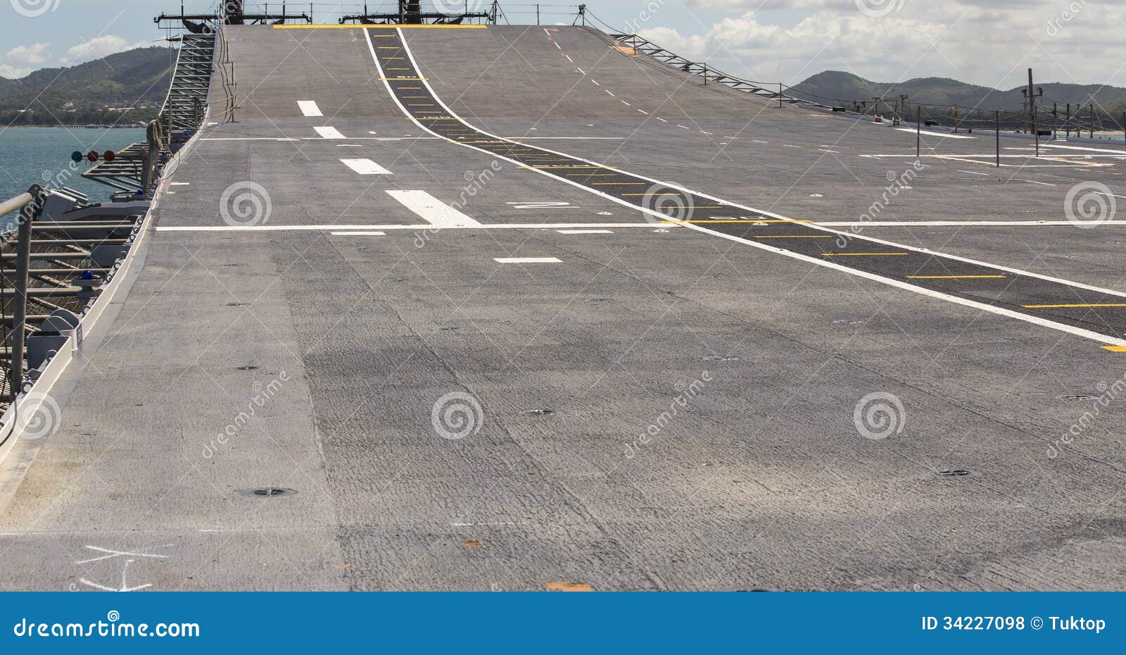 Runway on an Aircraft Carrier Stock Photo - Image of aircraft, carrier ...