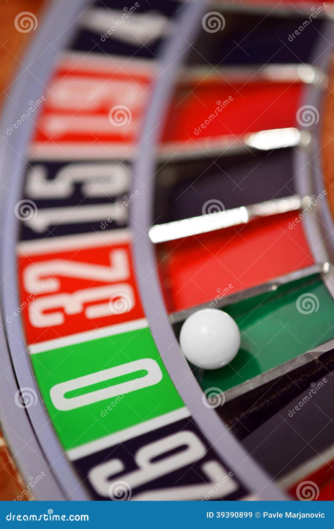 Ruota di roulette immagine stock. Immagine di croupier - 39390899