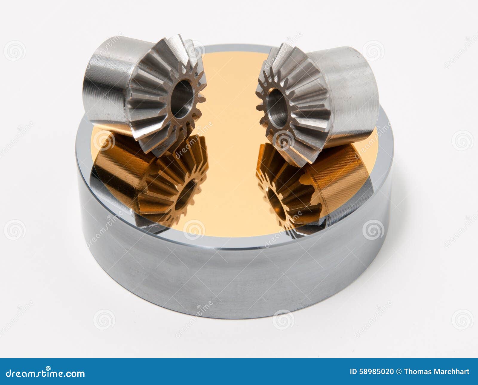 Ruote dentate smussate fotografia stock. Immagine di movimento - 58985020