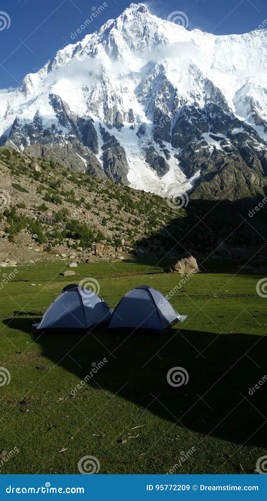 Cara De Rupal De Nanga Parbat Fotos de stock - Fotos libres de regalías ...