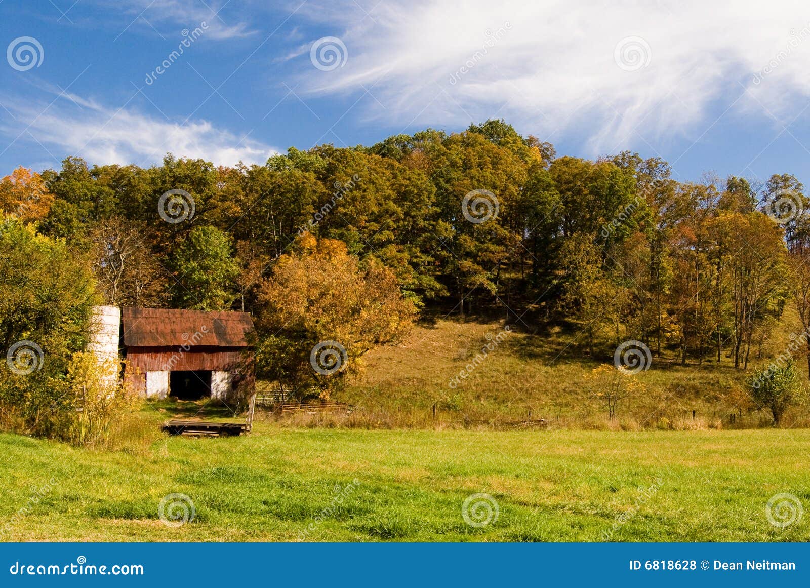 Rural barn in countryside stock photo. Image of wood, nature - 6818628