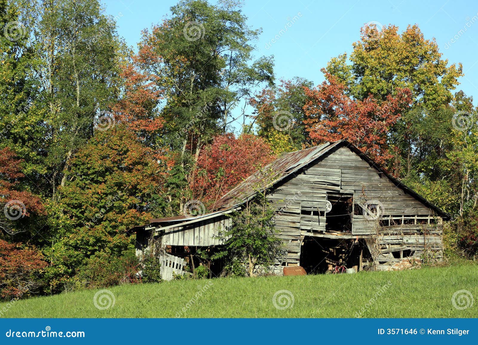 Rural Barn Tennessee stock photo. Image of rural, field - 3571646