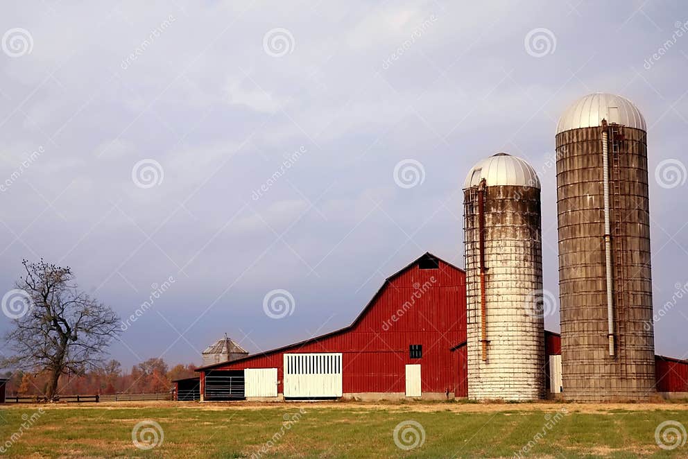 Rural Barn Tennessee stock photo. Image of farmland, field - 3753588