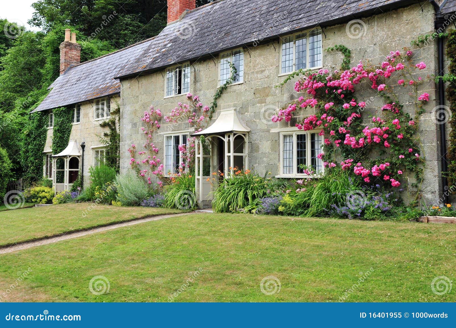 Rural Cottage and Garden stock image. Image of english - 16401955