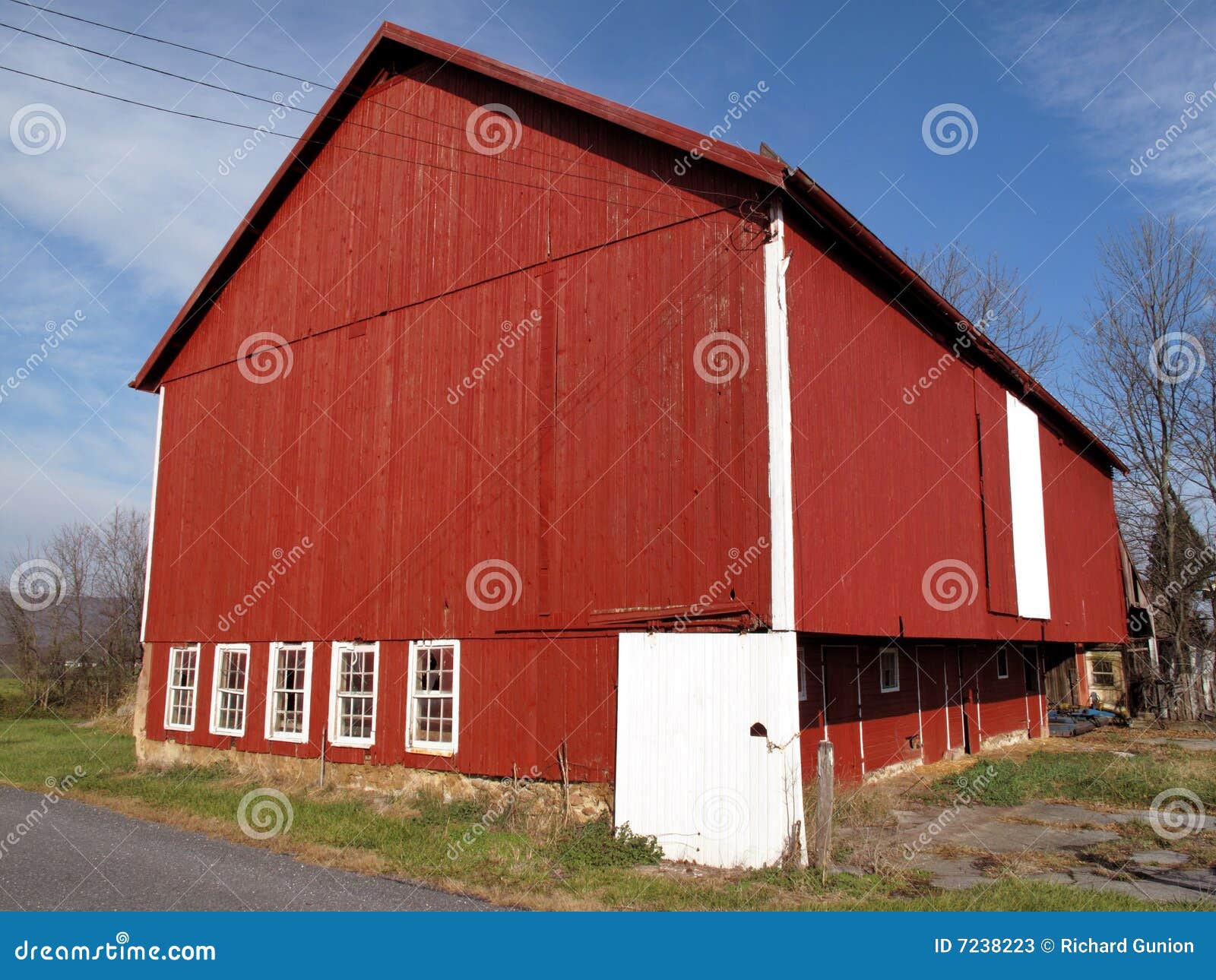 Rural Red Barn stock image. Image of farming, barn, architecture - 7238223