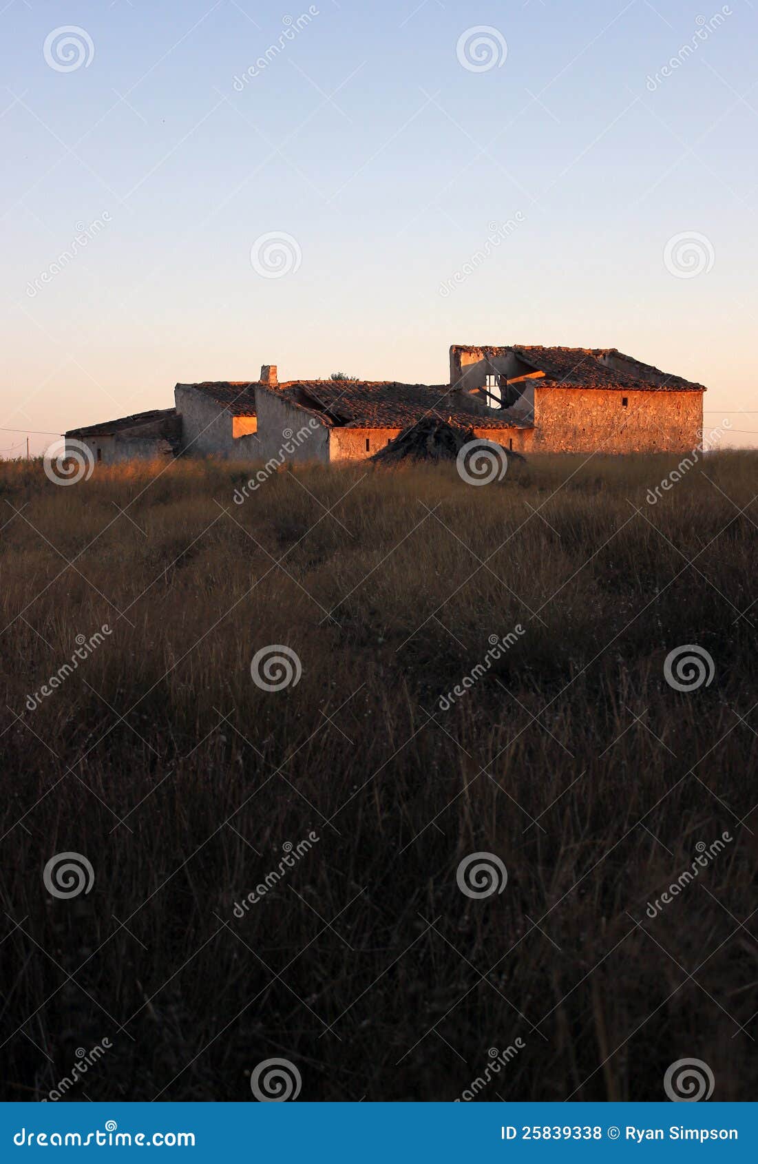 Rural Spanish Farm Building Stock Photo - Image of forgotten, spanish ...