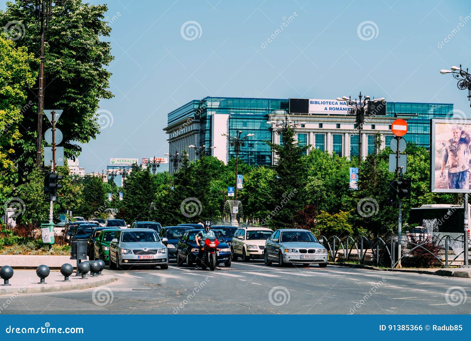 Traffic In Union Square Piata Unirii Downtown Of Bucharest Editorial ...
