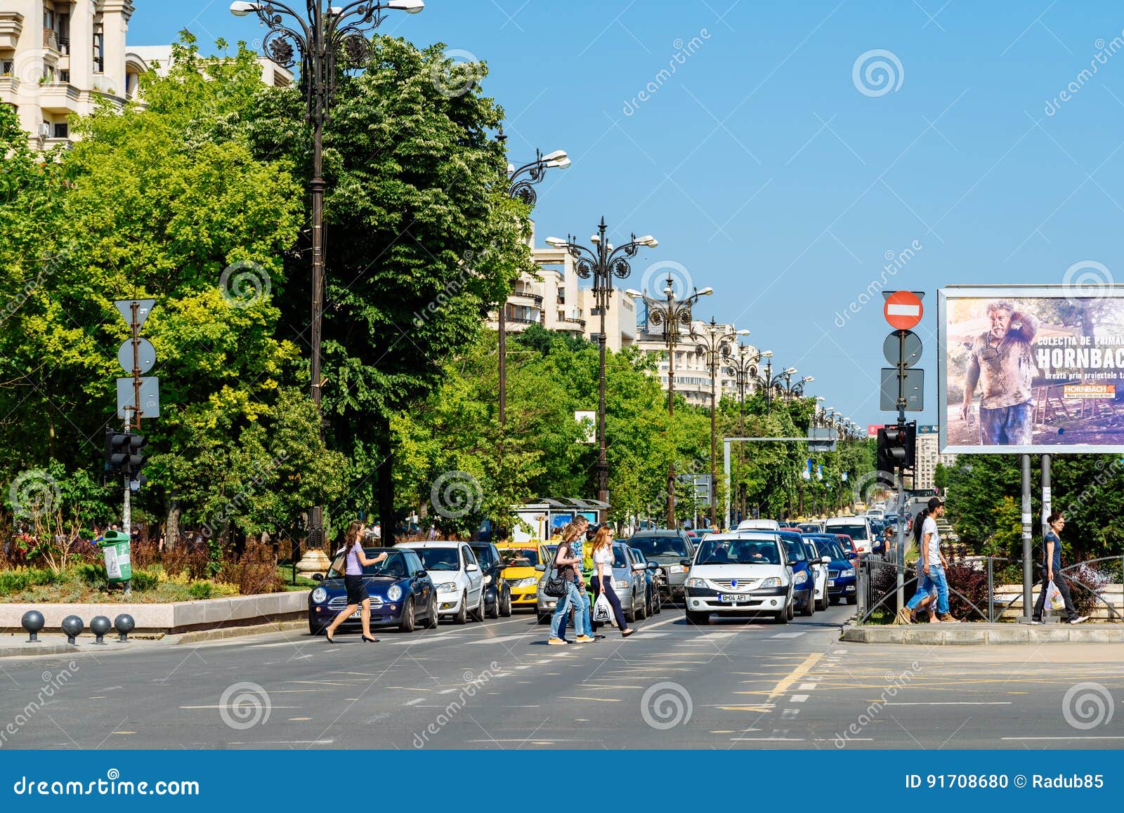 Rush Hour Traffic in Union Square Piata Unirii in Bucharest Editorial ...