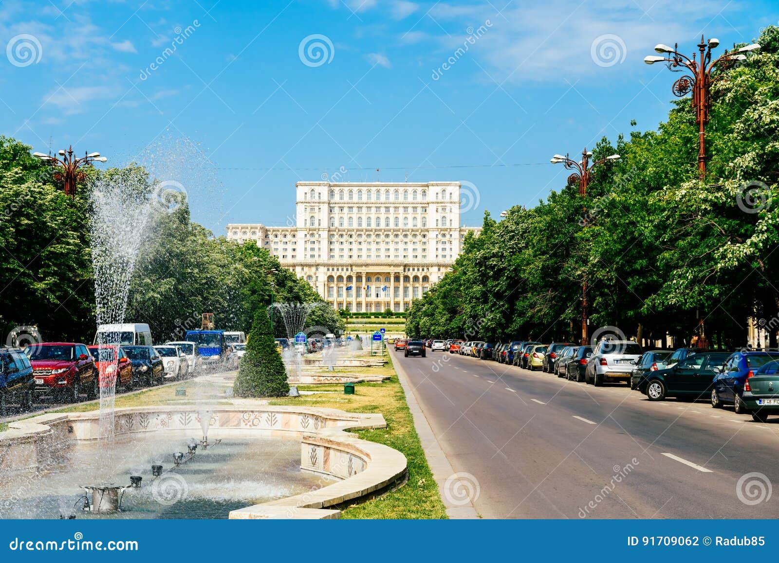 Rush Hour Traffic in Union Square Piata Unirii in Bucharest Editorial ...