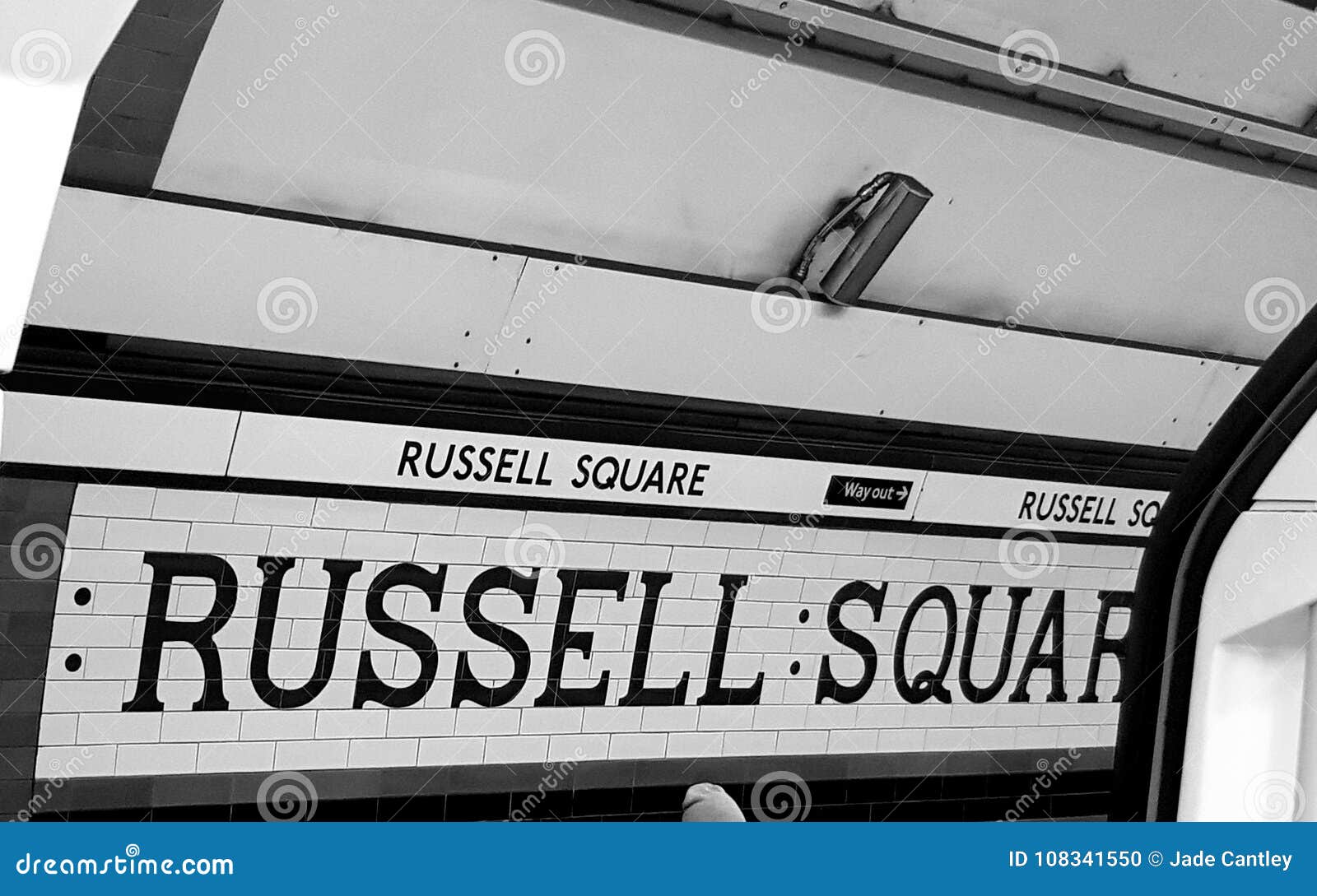 Russel Square Underground Sign Editorial Image - Image of sign, russel ...