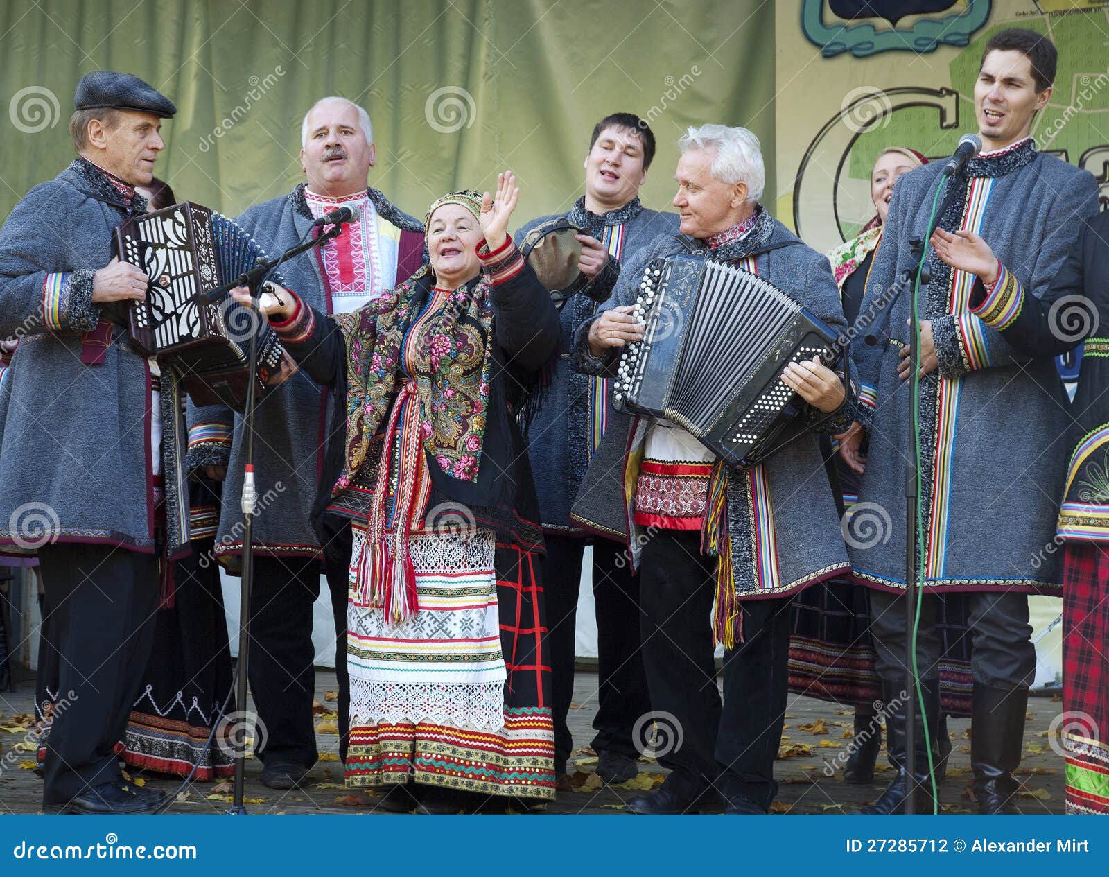 Russian Folk Ansamble Lenok Editorial Photography - Image of people ...