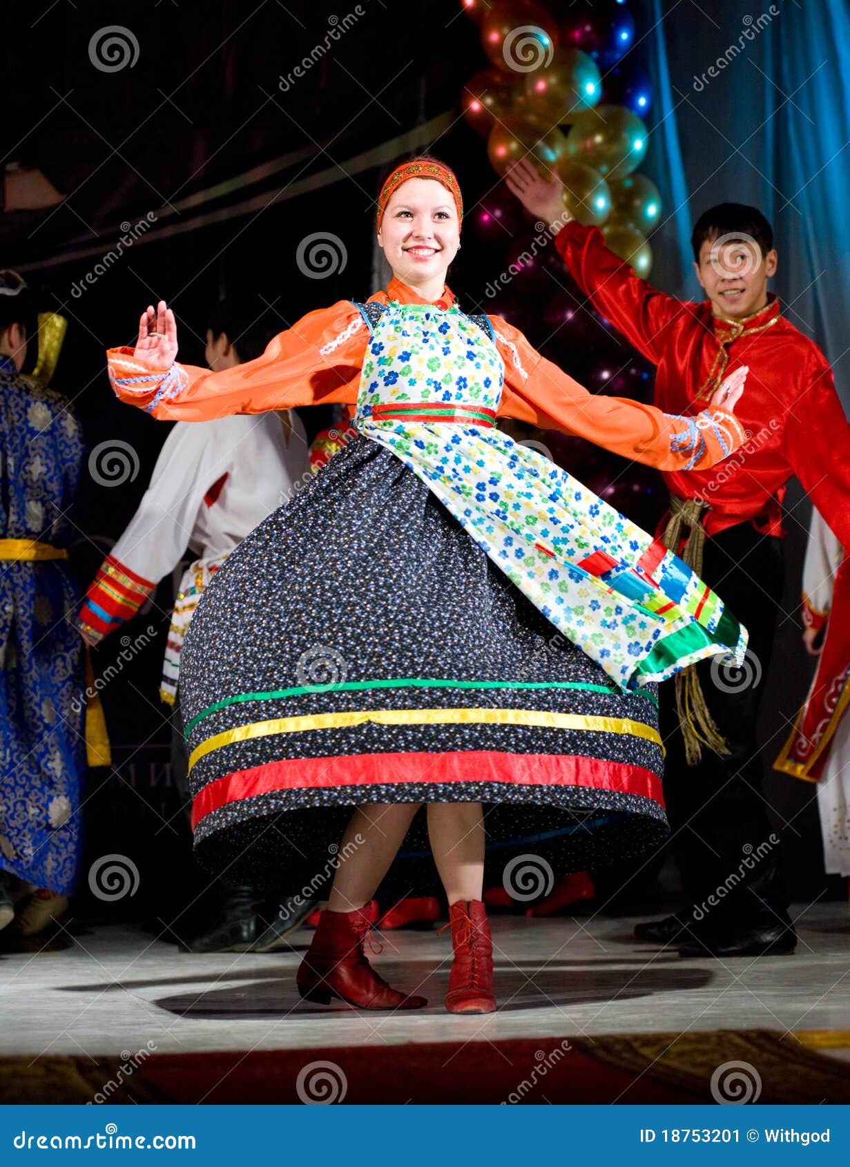 Russian folk dance editorial photo. Image of unidentified - 18753201