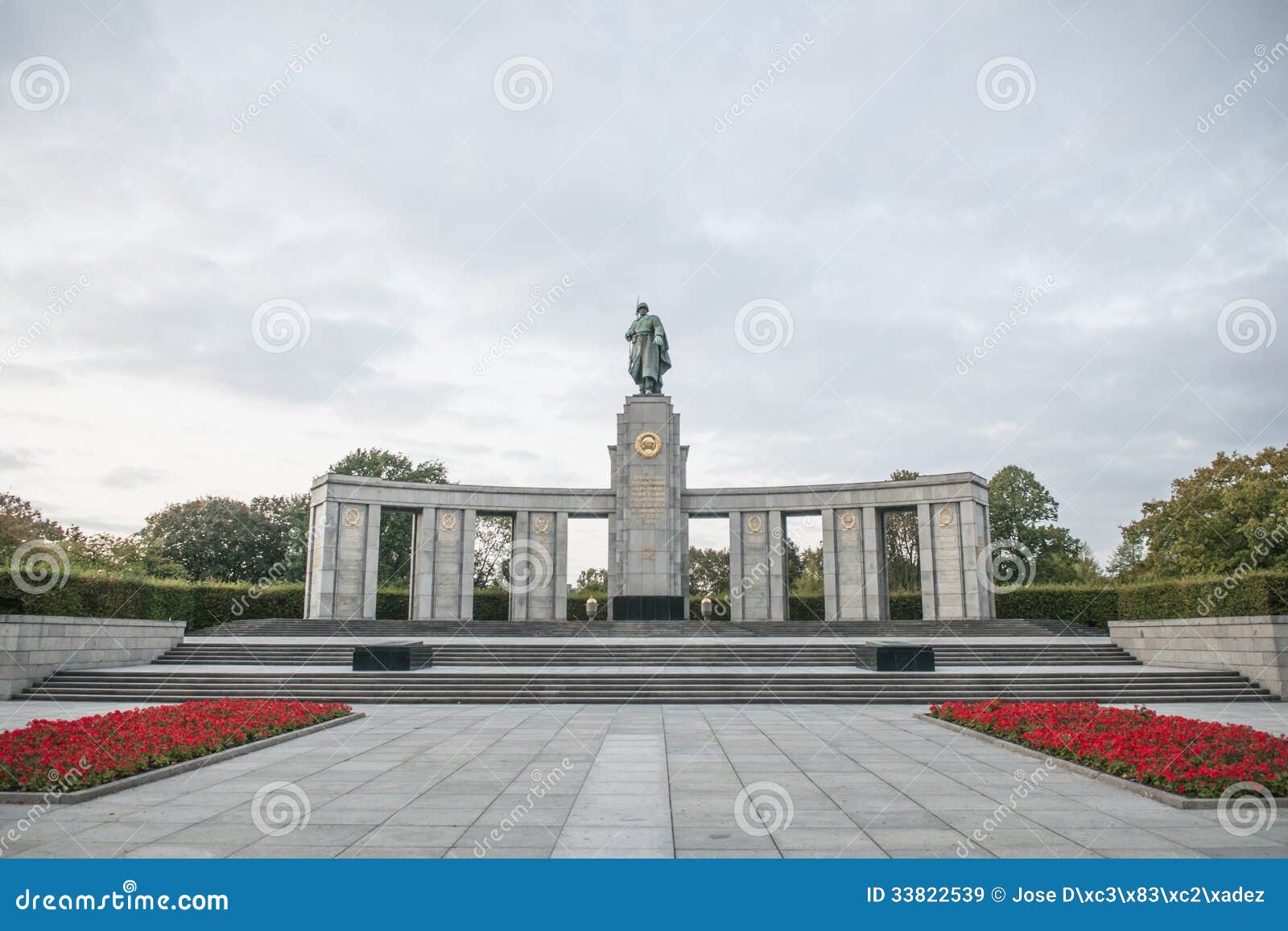Russian memorial editorial stock image. Image of germany - 33822539