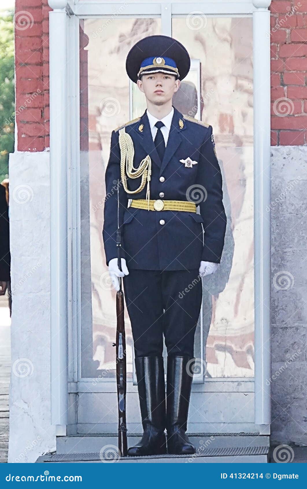 Russian Soldier Honor Guard At The Kremlin Wall. Tomb Of The Unknown ...