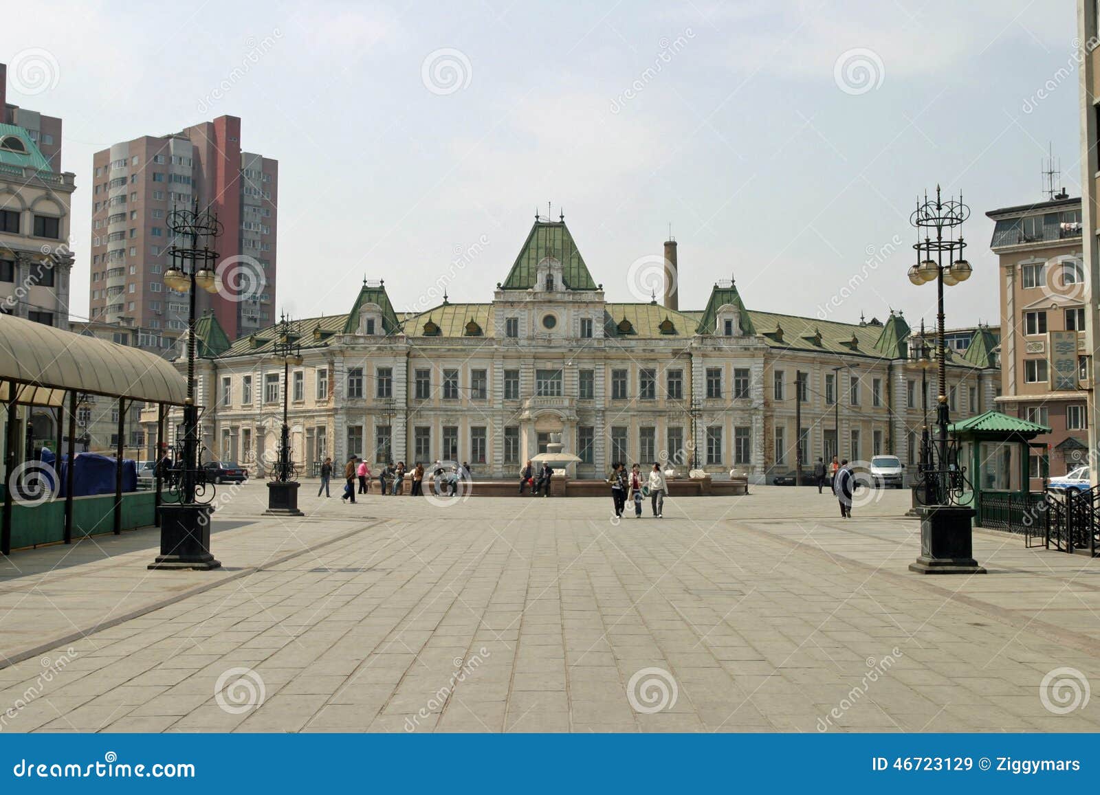 Russian street in Dalian editorial stock image. Image of people - 46723129