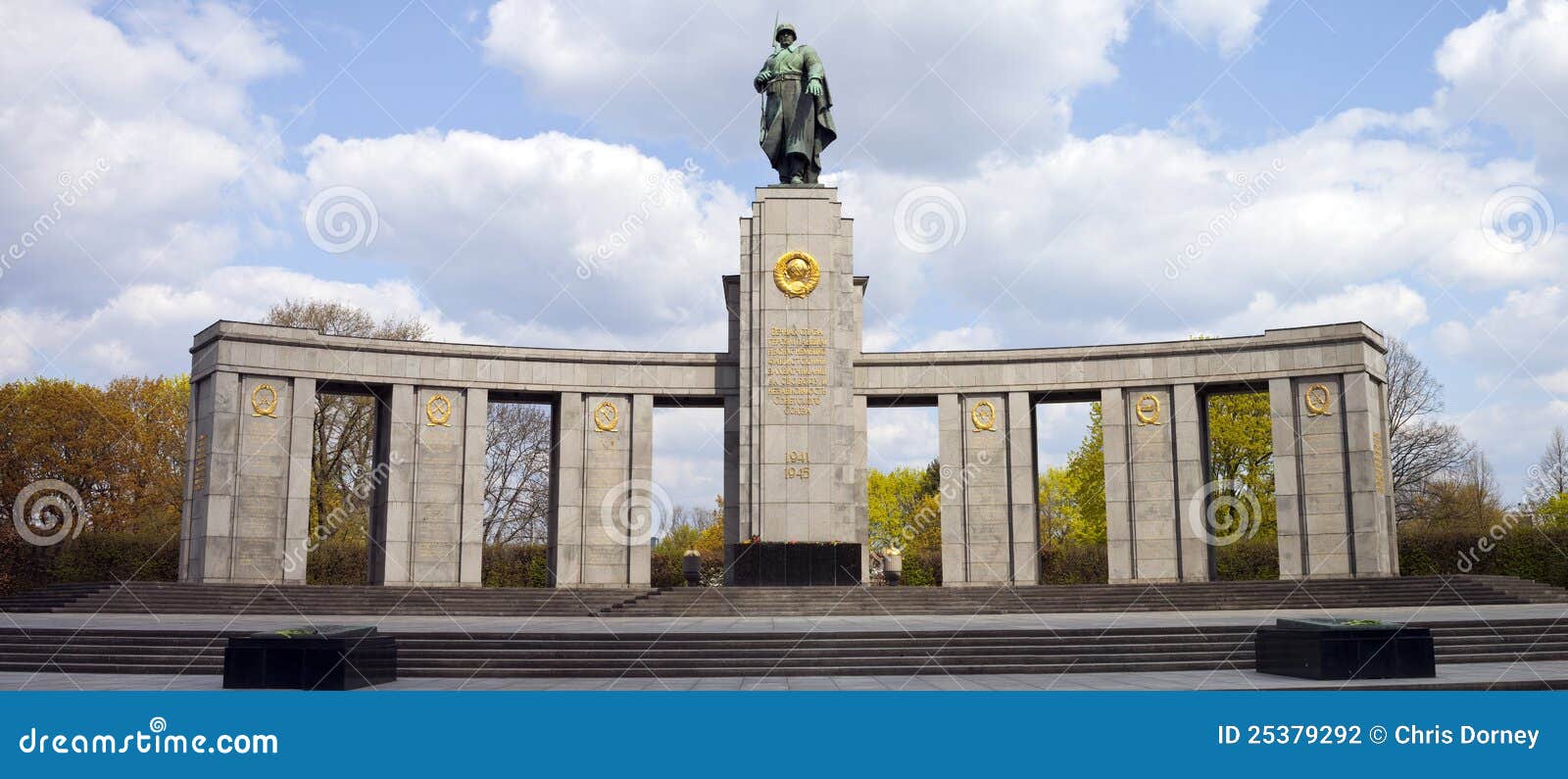 Russian War Memorial in Berlin Stock Photo - Image of remembrance, army ...