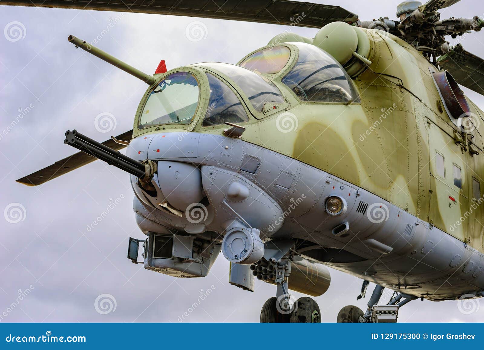 Russischer Hubschrauber MI - 24 Monument Redaktionelles Bild - Bild von ...