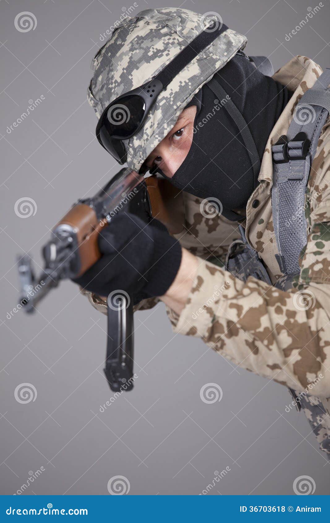 Russischer Soldat Mit Maschinengewehr Stockfoto - Bild von ...