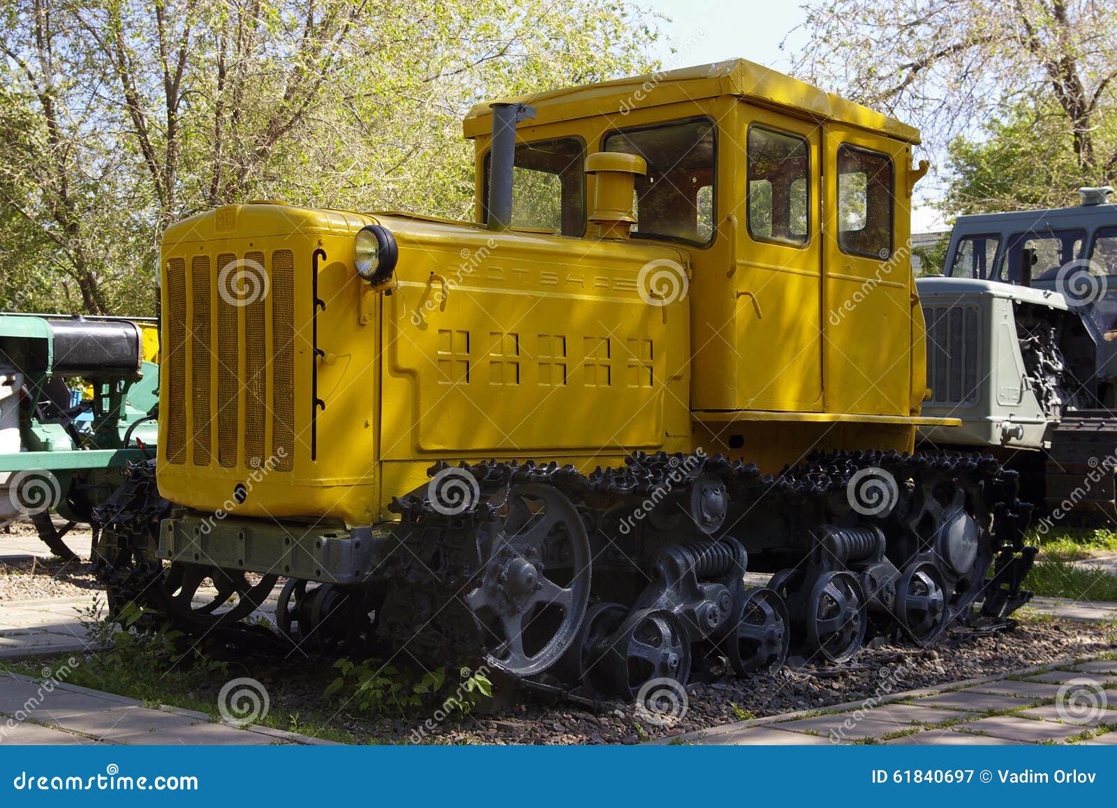 Russischer Traktor DT-54 redaktionelles stockfotografie. Bild von ...