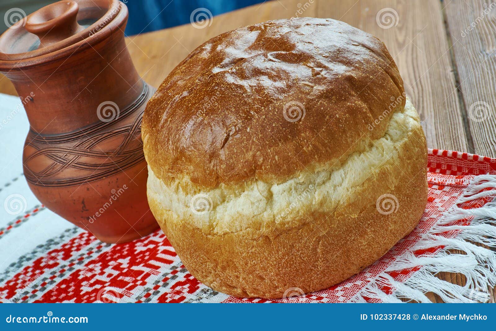 Russisches Rundes Brot - Karavai Stockfoto - Bild von russisch ...
