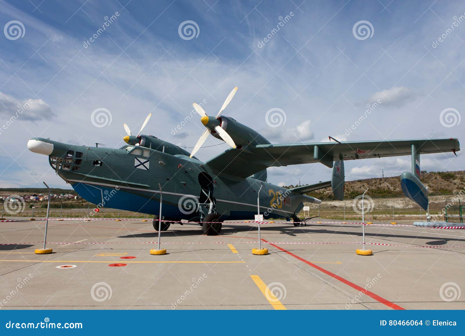 Russo Beriev Be-12 imagem de stock editorial. Imagem de nuvens - 80466064