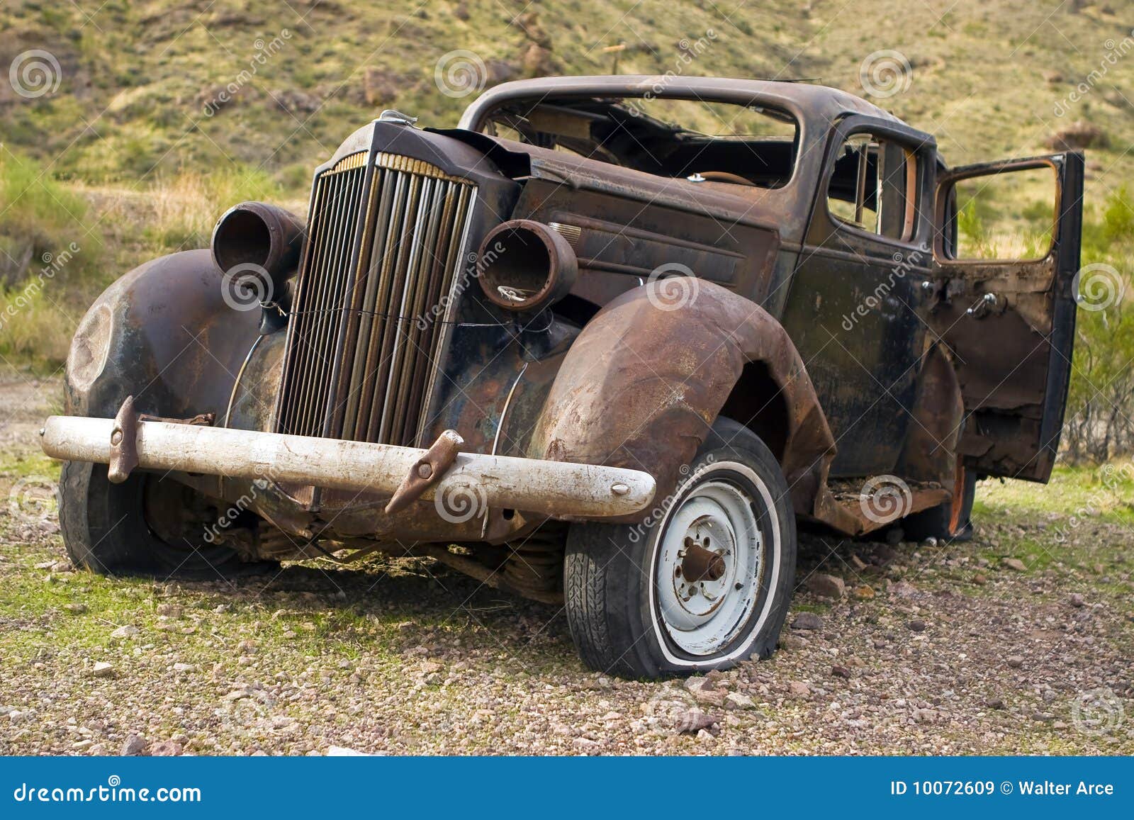 Rusted Abandoned Car in Desert Stock Image - Image of parts, farm: 10072609