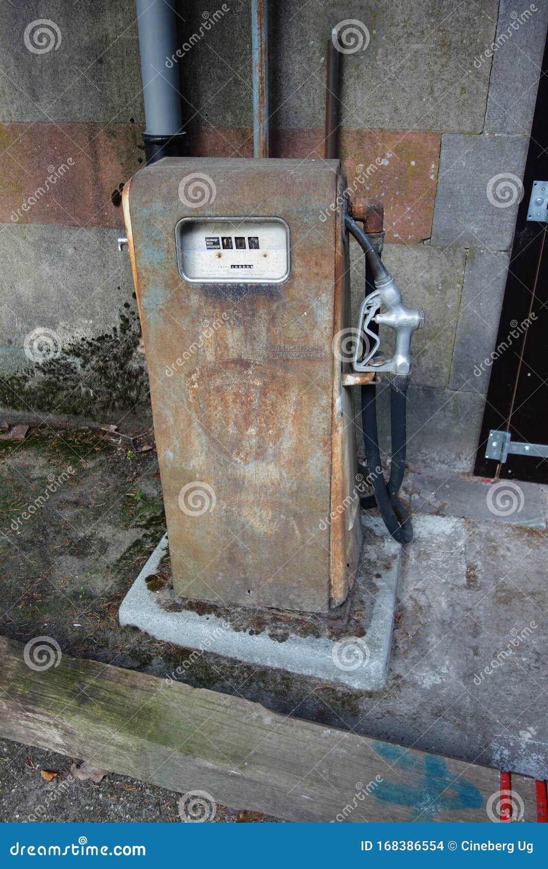Rusted fuel pump editorial stock image. Image of filling - 168386554