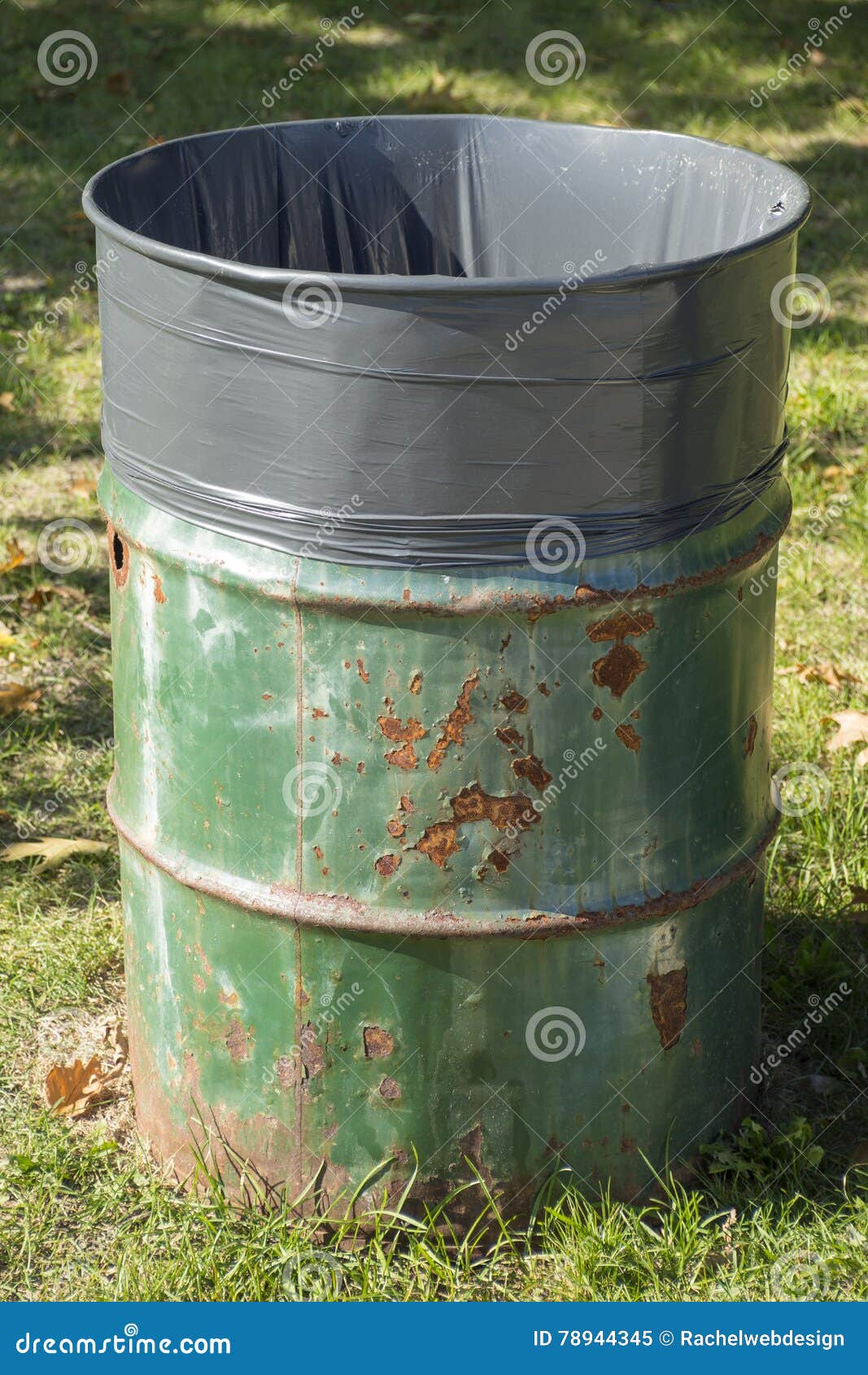 Rusted Trash Can stock image. Image of barrel, grungy - 78944345