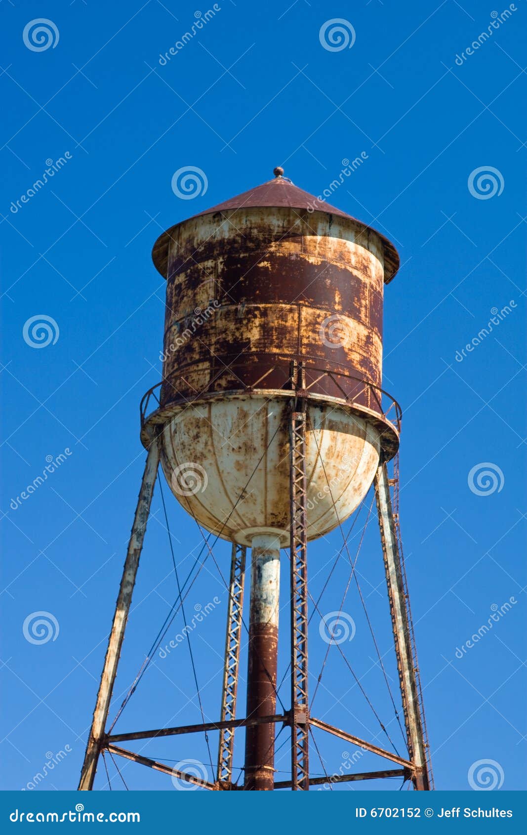 Rusted Water Tower stock photo. Image of tank, water, rust - 6702152