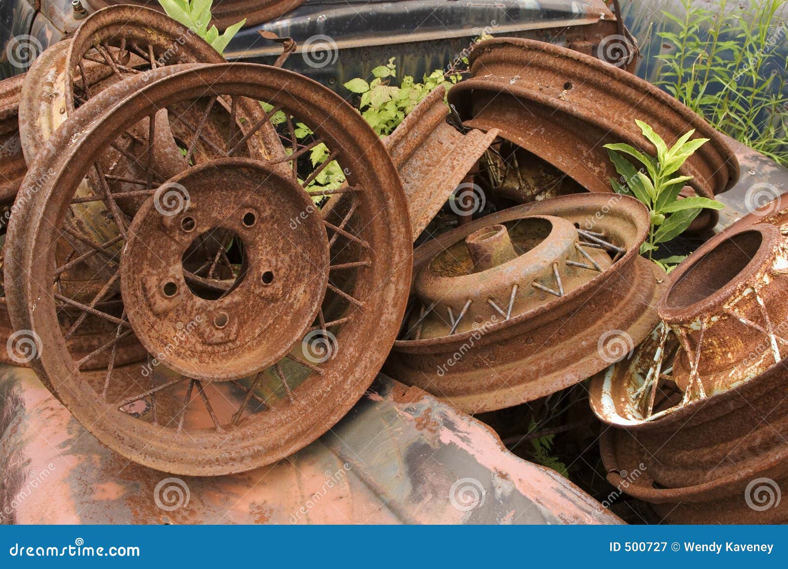 Rusted Wheel Rims Picture. Image: 500727
