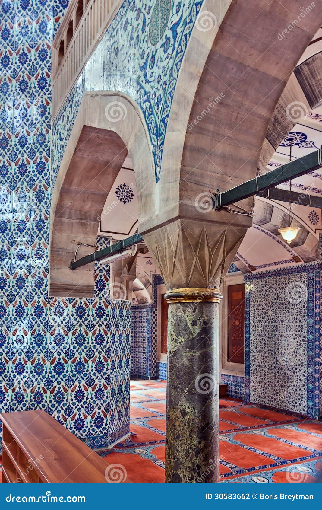 Rustem Pasha Mosque, Estambul Foto de archivo - Imagen de medio ...