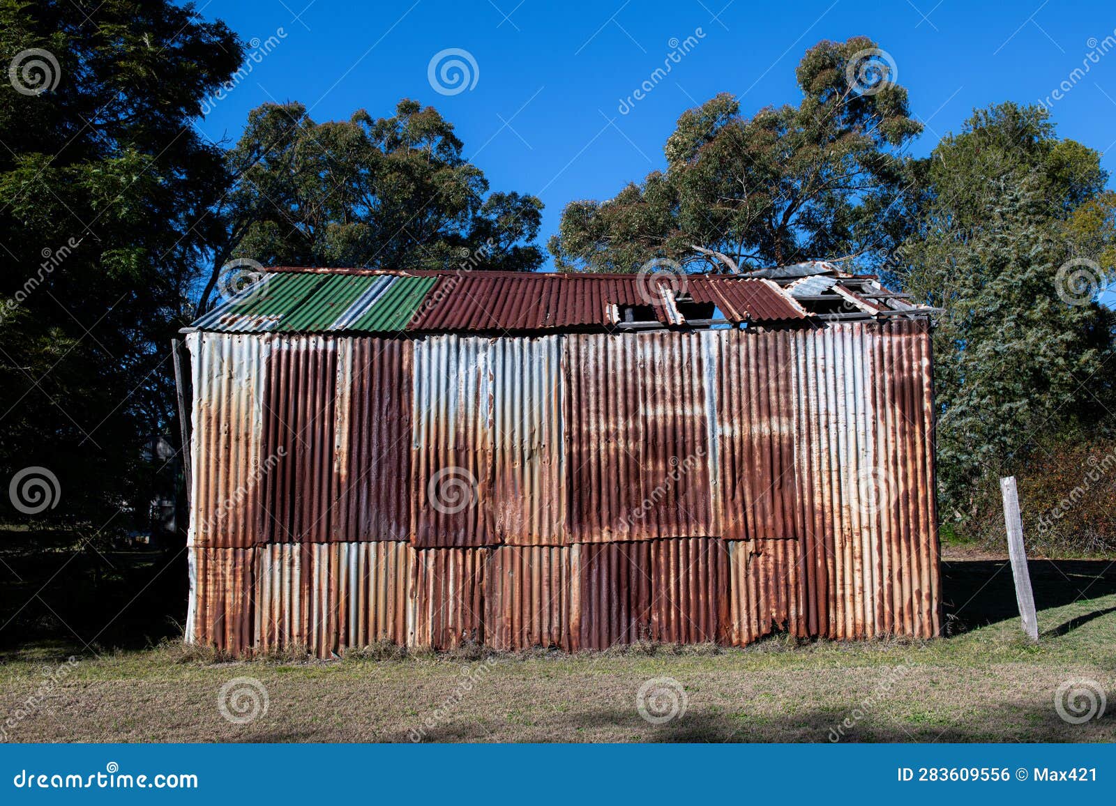 Rustic Australian Farm Shed Stock Photo - Image of coor, fence: 283609556