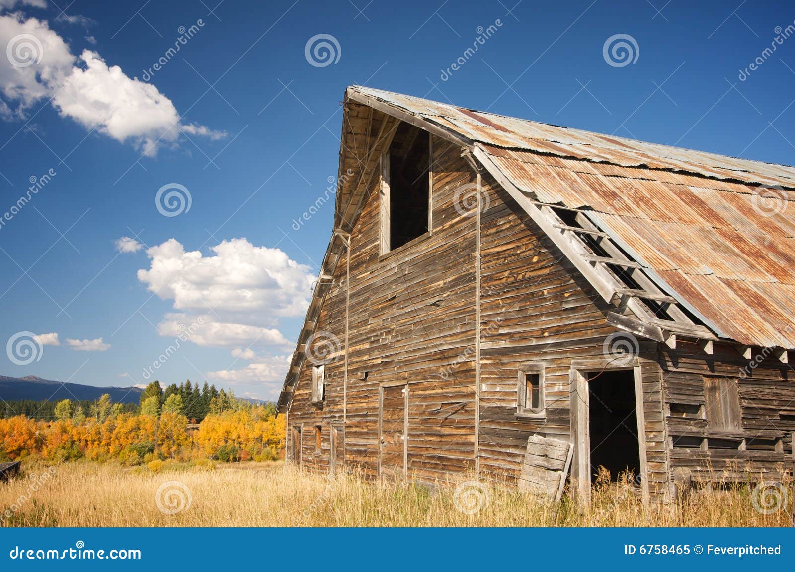 Rustic Barn Scene stock image. Image of season, landscape - 6758465