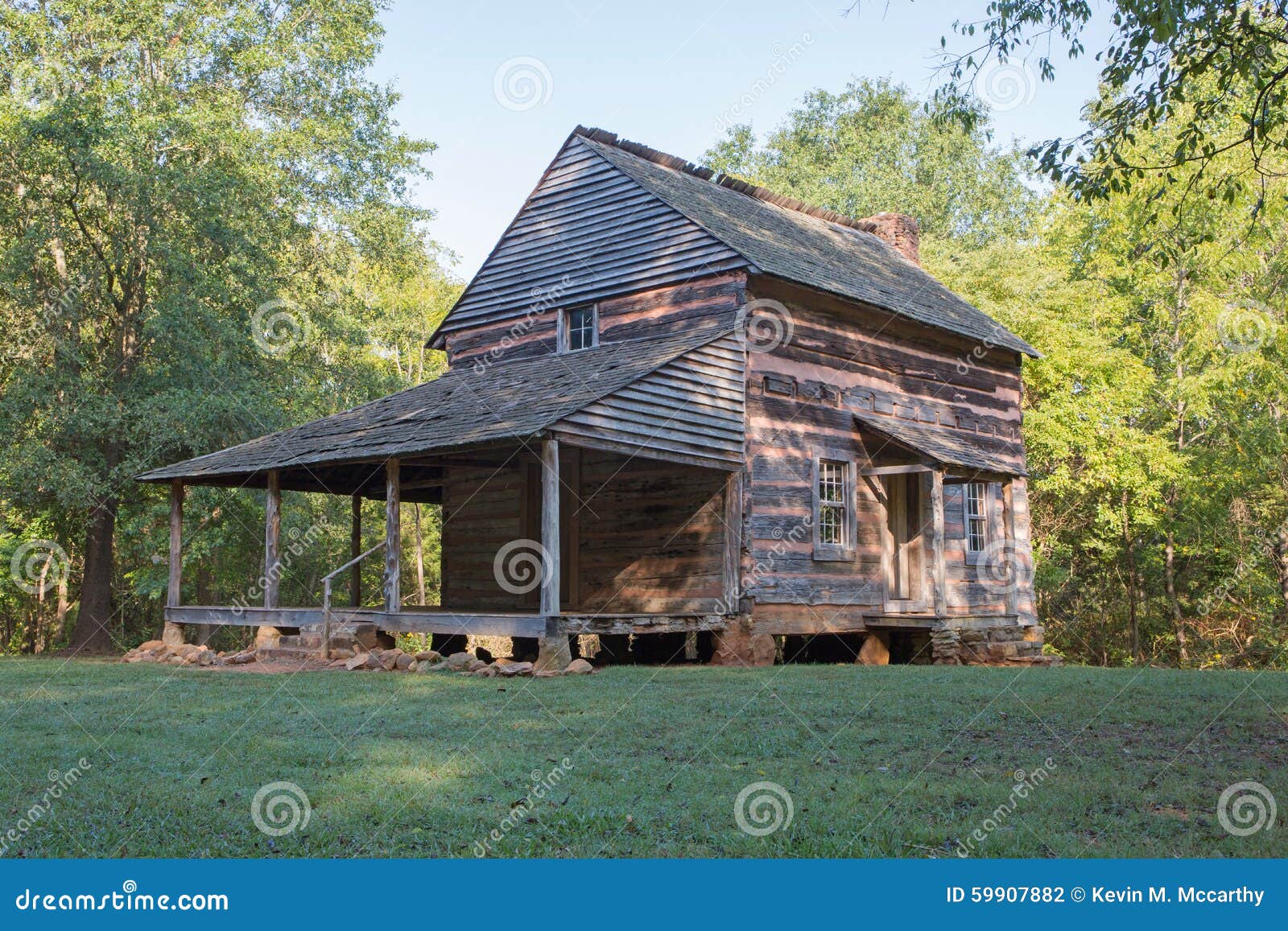 Rustic Cabin Stock Photo | CartoonDealer.com #59907882