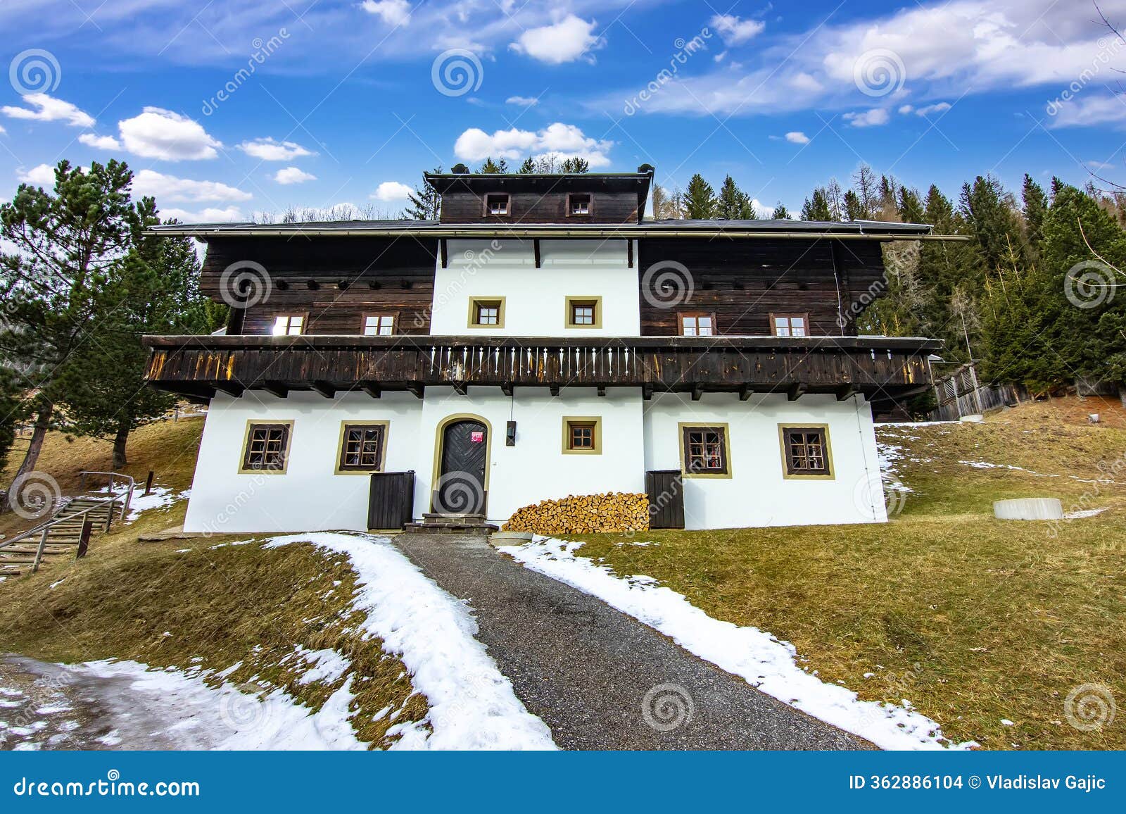 Rustic Cabin Stock Photography | CartoonDealer.com #41797724