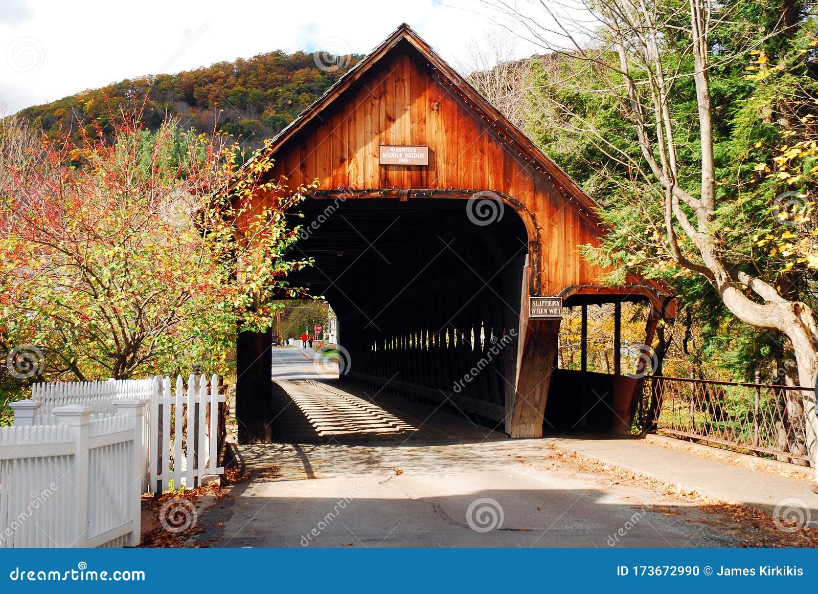 A Rustic Covered Bridge in Vermont Editorial Image - Image of landmark ...