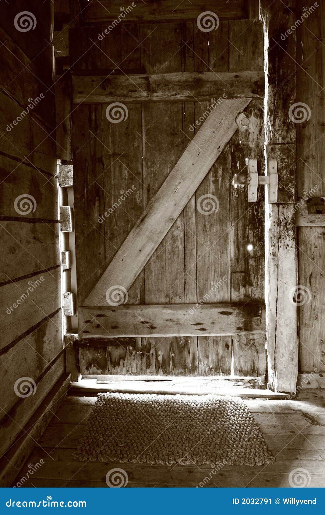 Rustic Door Stock Photography | CartoonDealer.com #33190160