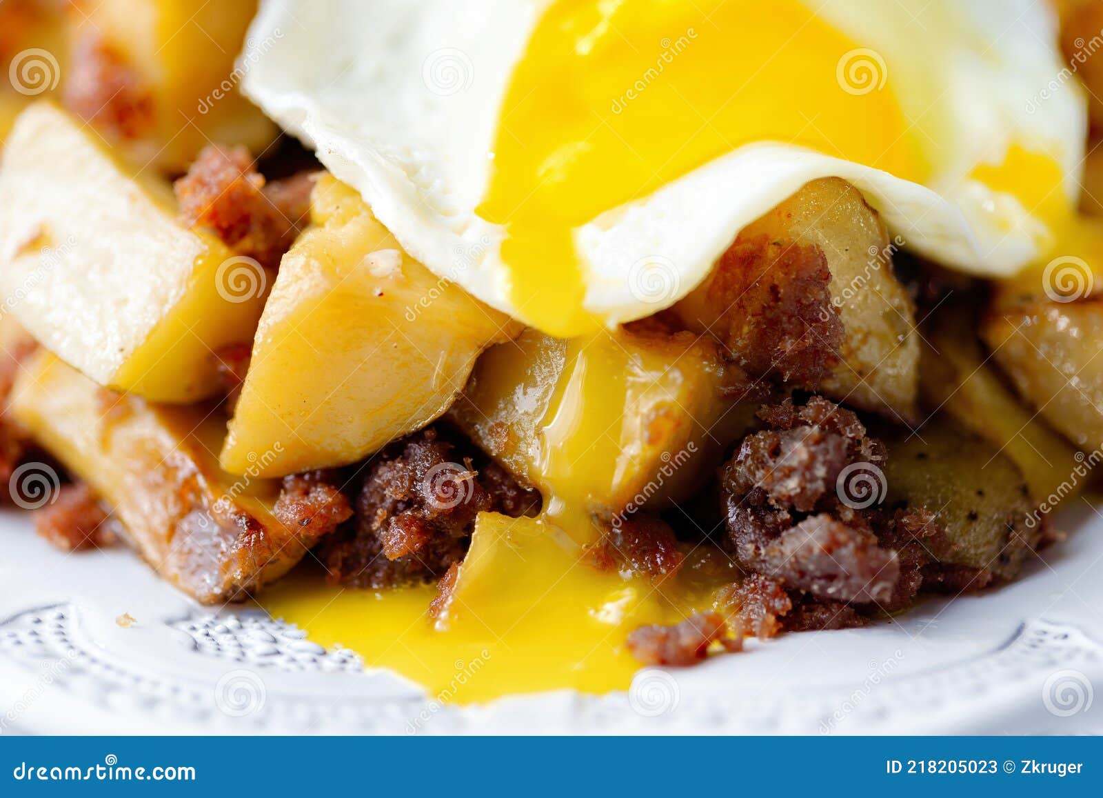 Rustic English Corned Beef Hash Breakfast Stock Image - Image of ...