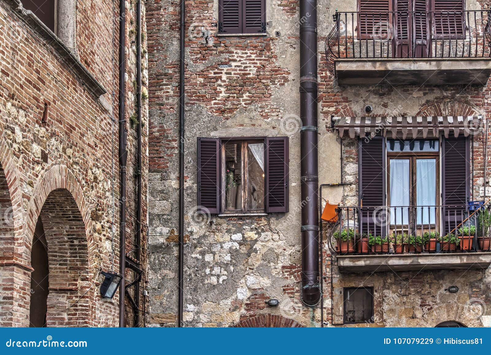 A rustic facade stock image. Image of tuscany, stones - 107079229