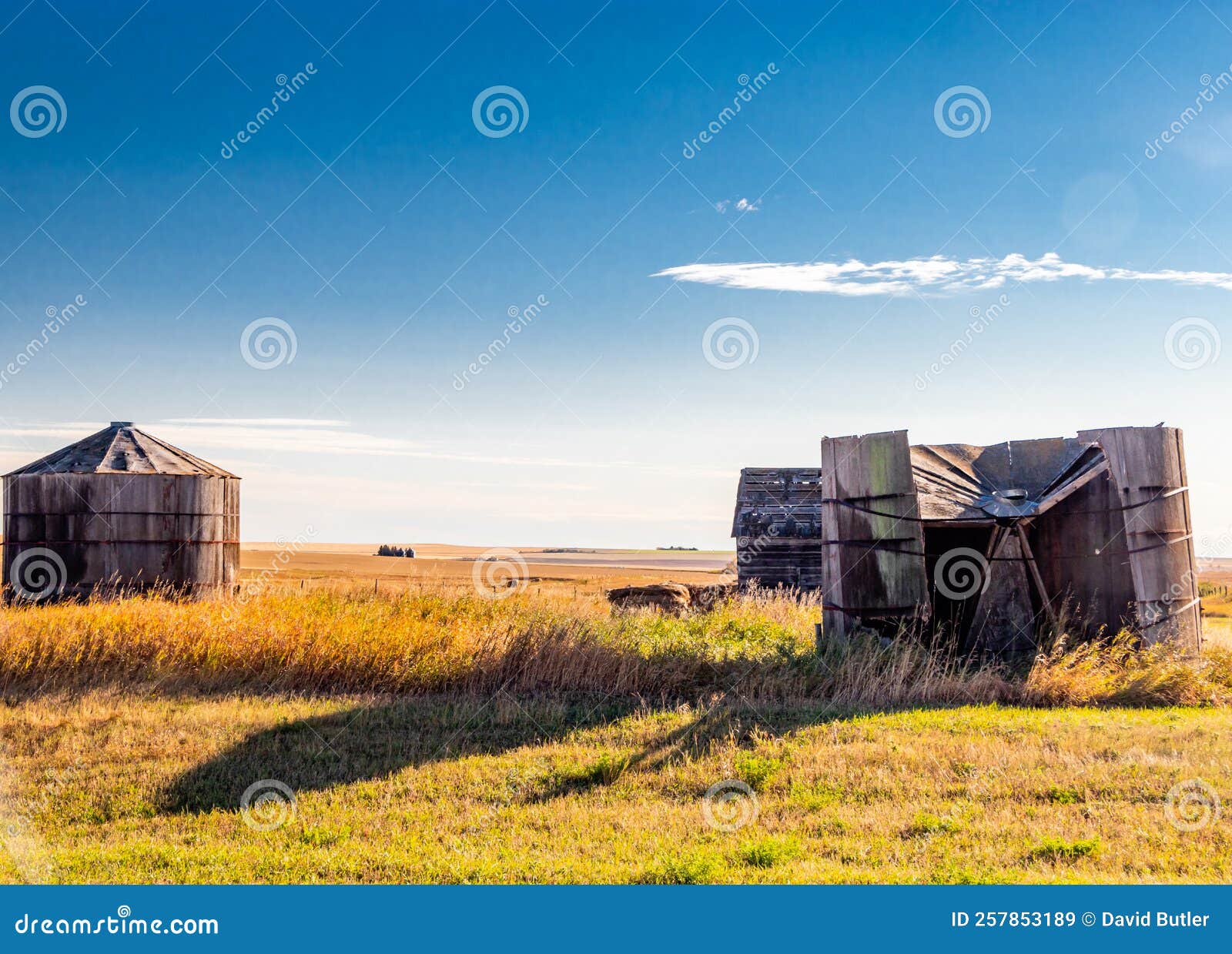 Rustic Farm Out Buildings. Kneehill County, Alberta, Canada Stock Image ...