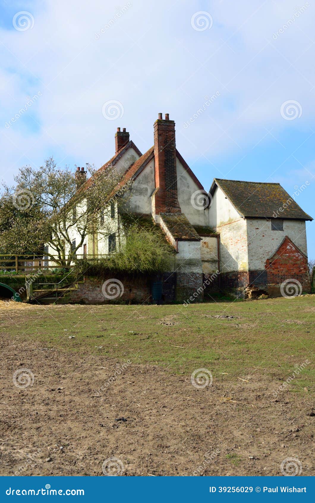 Rustic Farmhouse stock image. Image of rural, farmhouse - 39256029