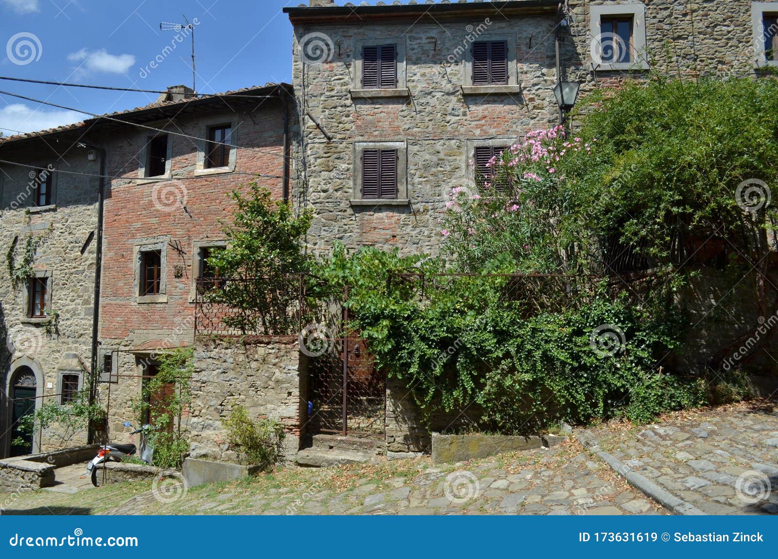 Rustic House Facade in Tuscany, Italy Editorial Stock Image - Image of ...