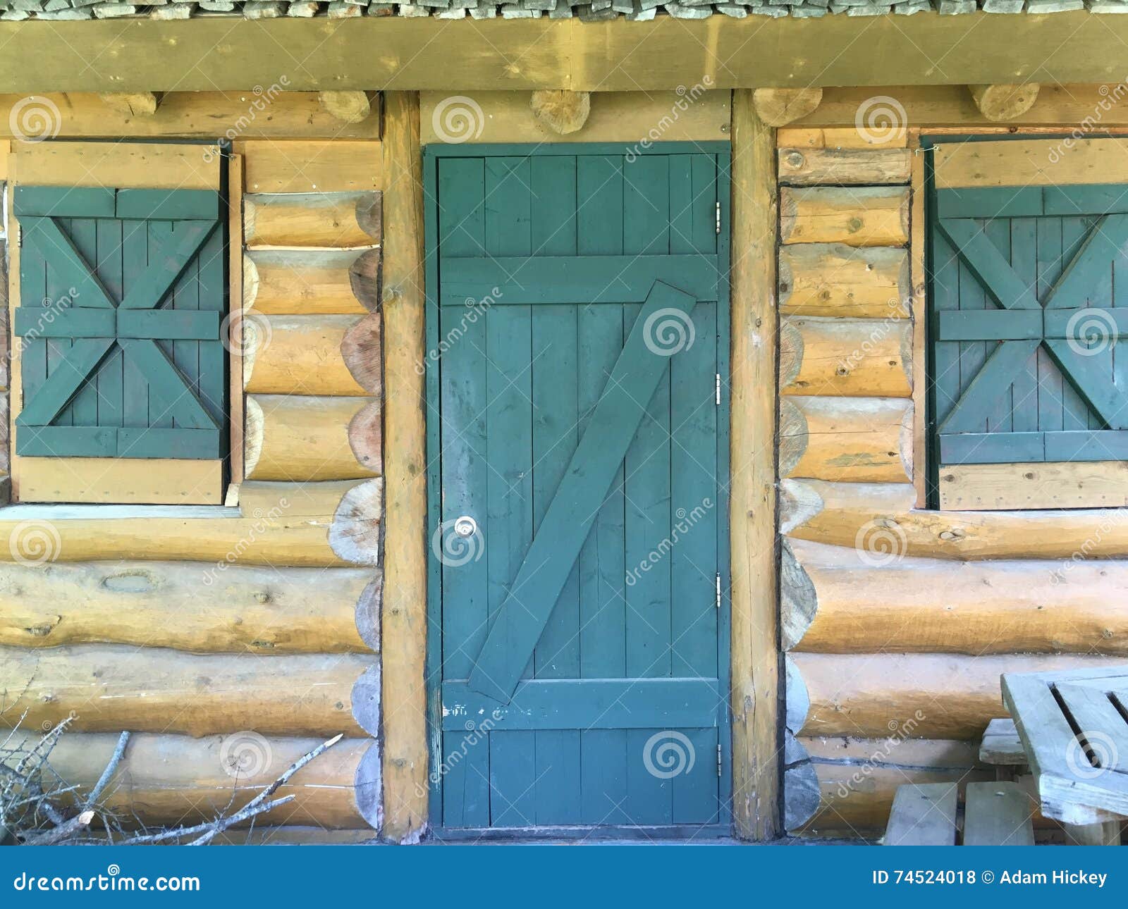 Rustic log cabin editorial stock photo. Image of logs - 74524018