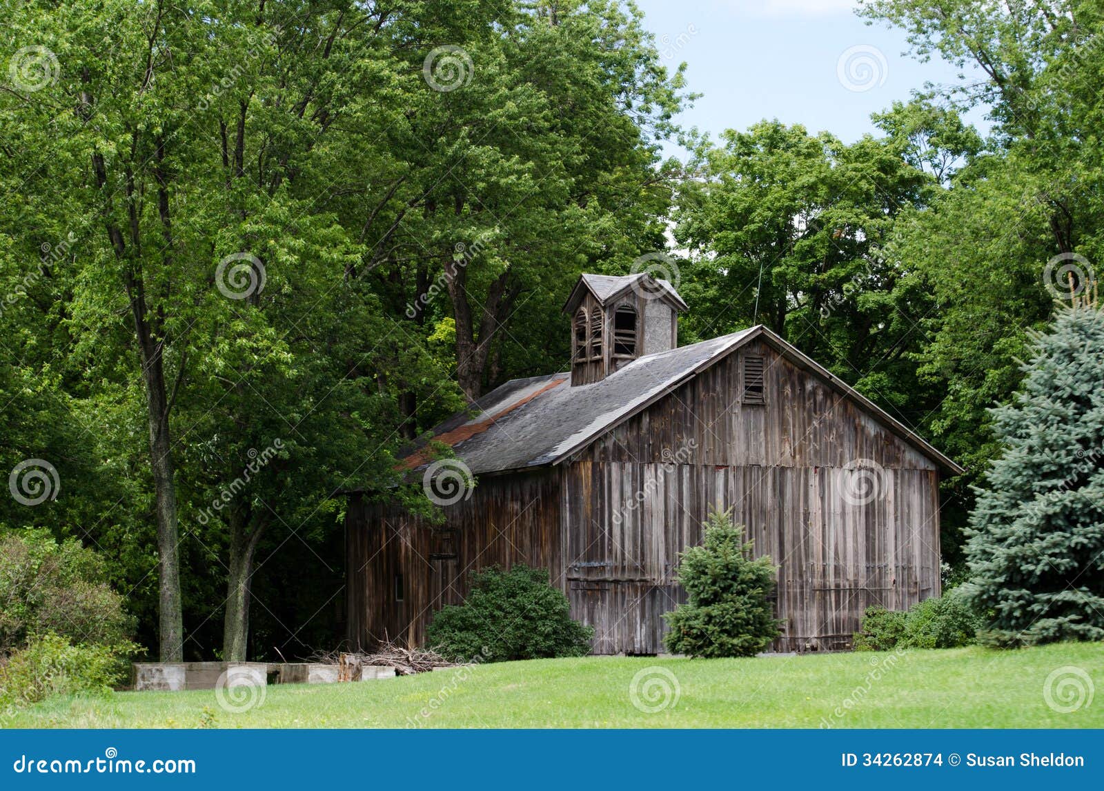 A Snow Covered Old Barn in Rural Southwest Michiga Stock Photo - Image ...